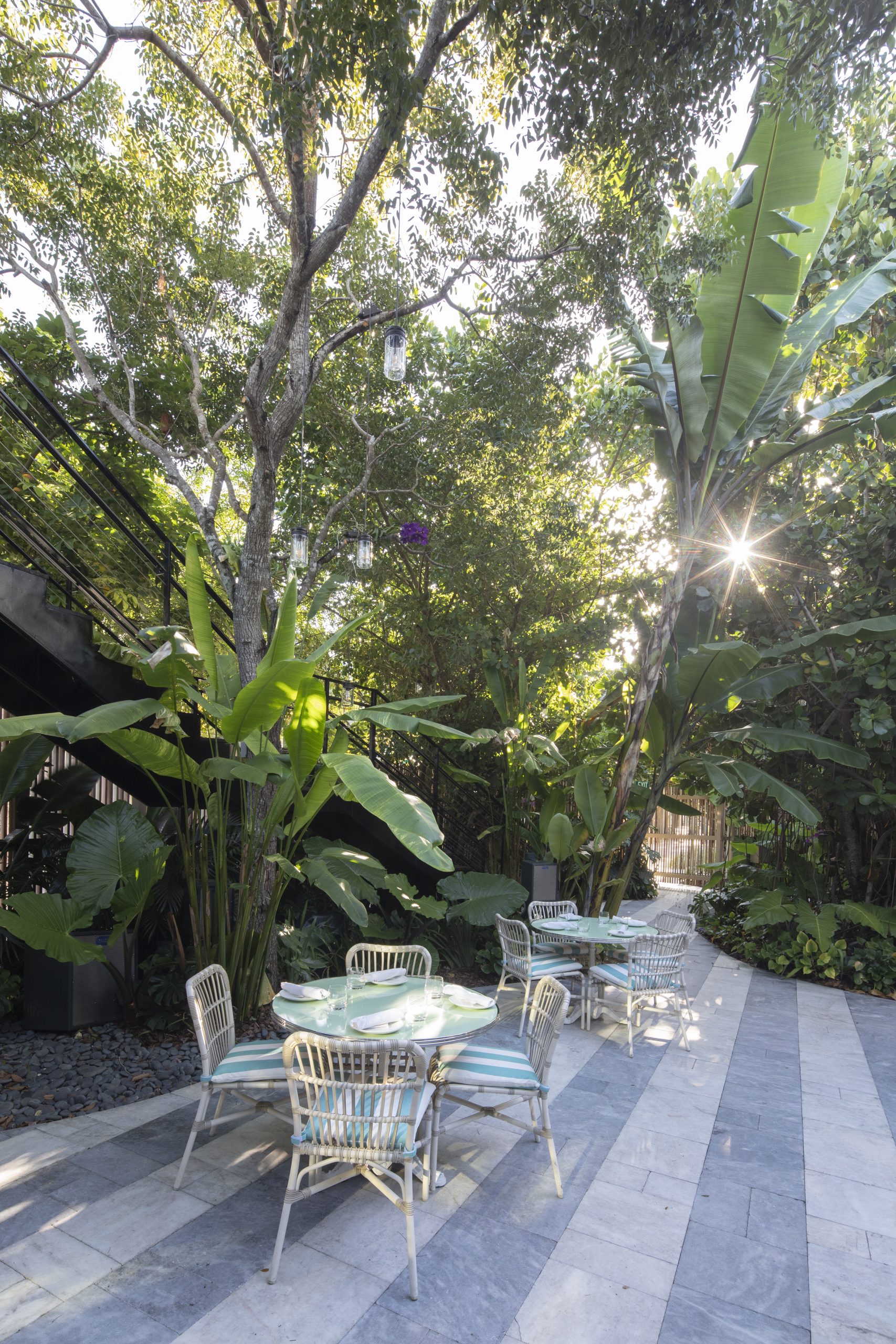 Swan Garden | Raymond Jungles, Inc.